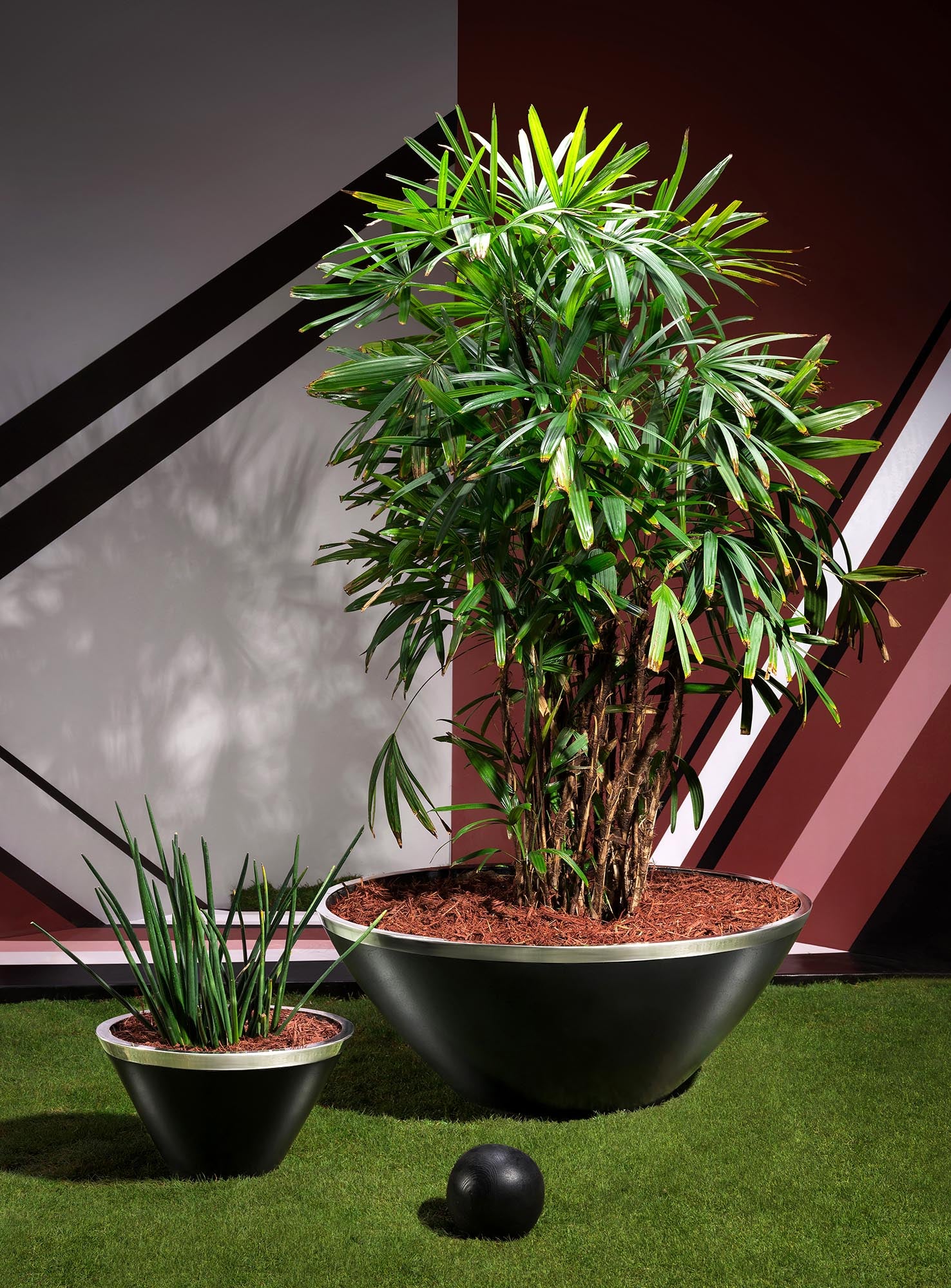 Gold rim pots – Rocks and pots